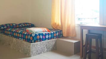 Quarto Duplo ou Twin Económico | Secretária, ferro/tábua de engomar, Wi-fi grátis