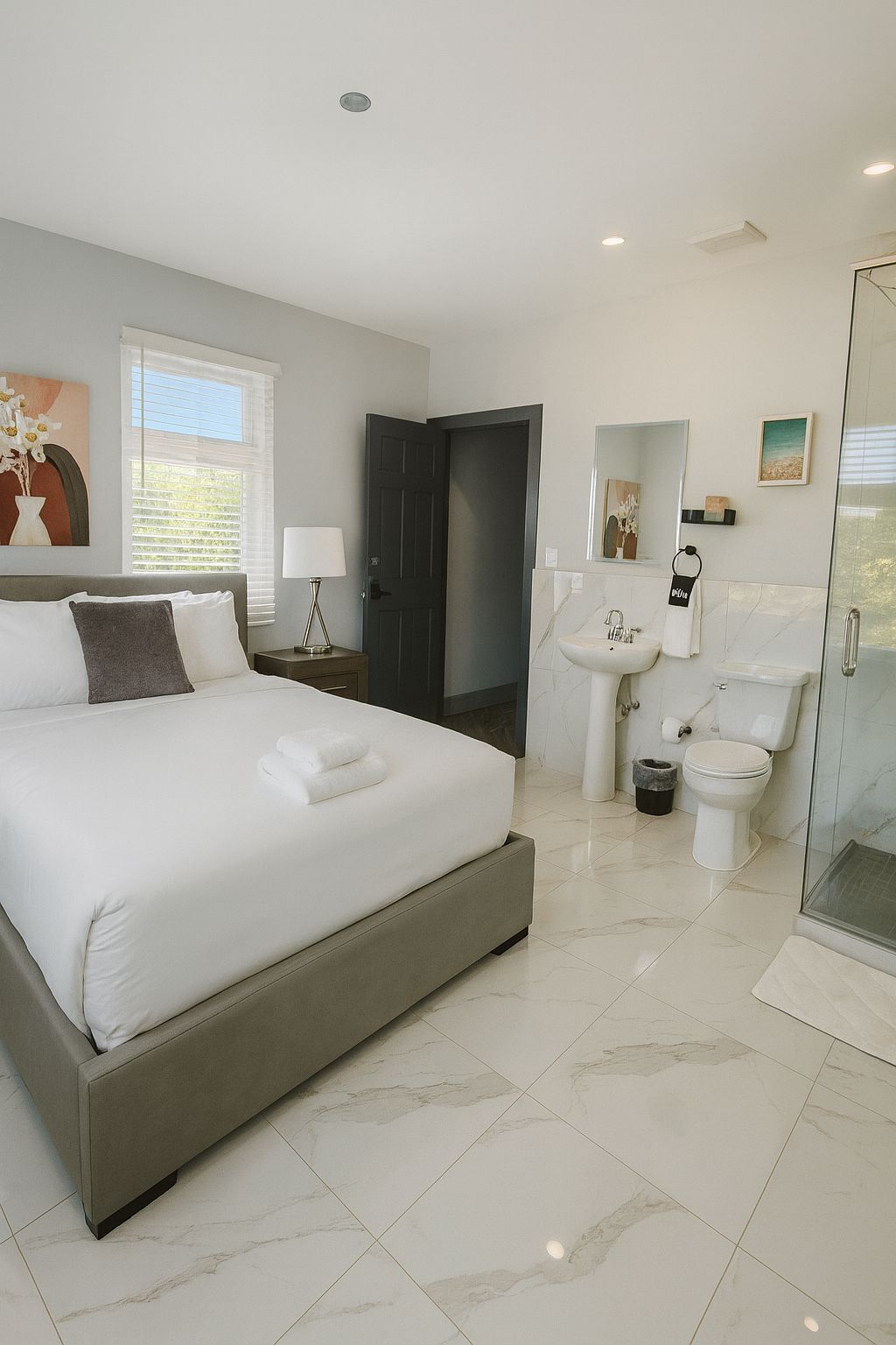 Quarto Individual Básico, 1 cama queen-size | Roupa de alta qualidade, camas de colchão pillowtop 