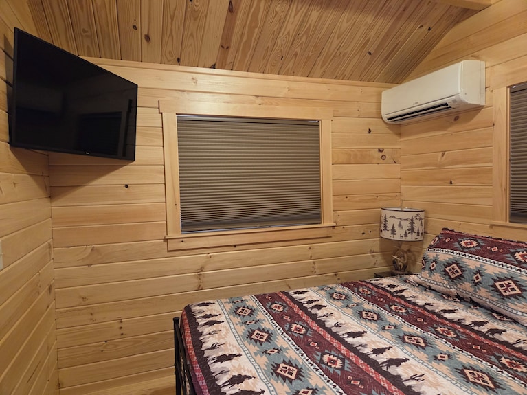 Log Cabin With Private Hot Tub, Fire Pit, & King Bed Near Hot Springs - Hot Springs Village, AR