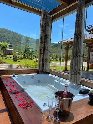 Quartos insonorizados, Wi-fi grátis, roupa de cama fornecida