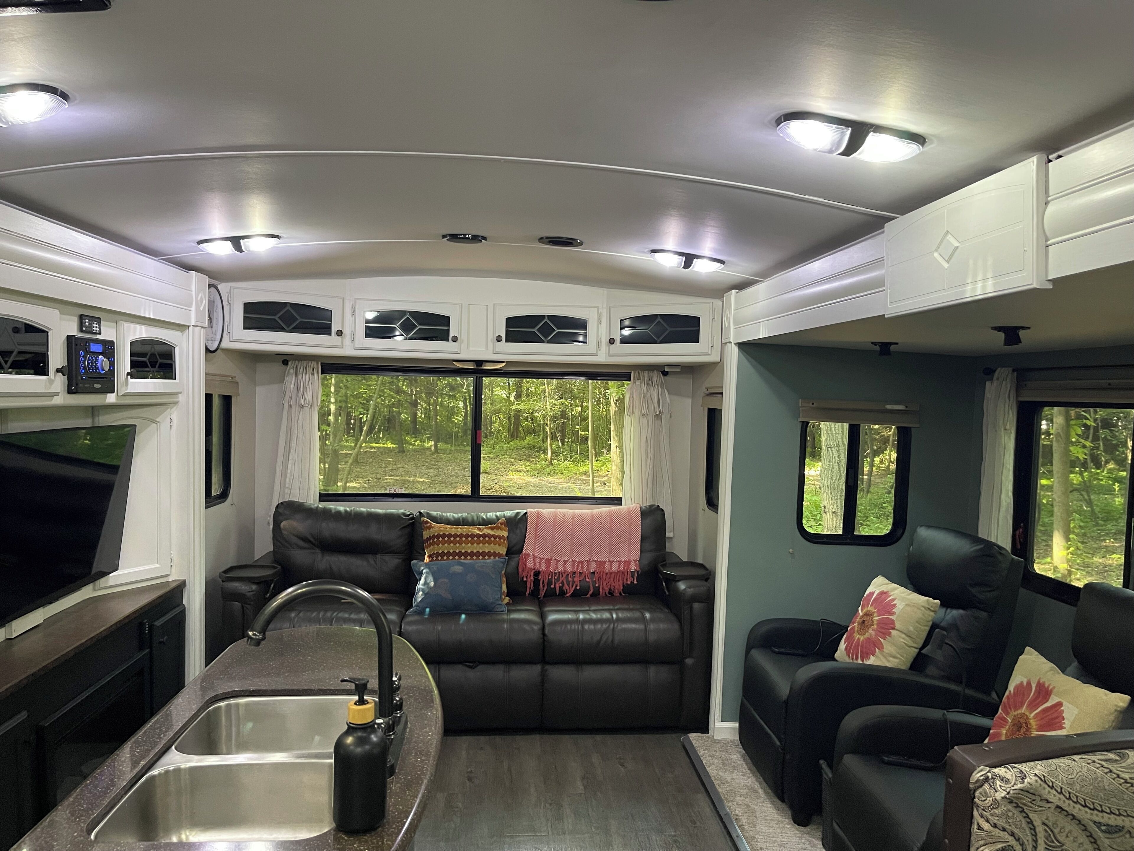 Cozy Rv With 1 Bedroom  Extra Bed ,In Charming Porter 4 Miles Away From The Lake - Indiana