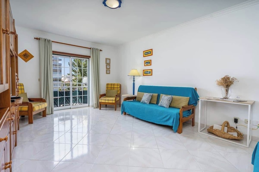 Classic & Spacious Flat W/ Balcony By Hostwise - Monte Gordo
