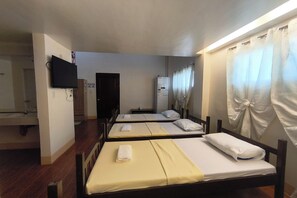 Quarto Familiar, várias camas | Secretária, camas desdobráveis, Wi-fi grátis, roupa de cama fornecida