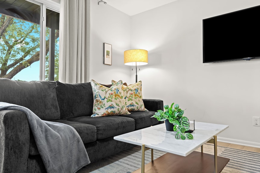 Modern 1br Upper Flat In Royal Oak - 버밍엄