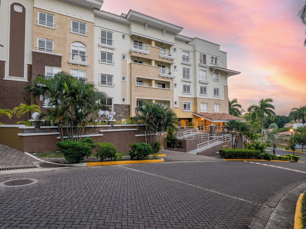 Mahogany Suites - Panama City