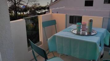 Apartamento (One Bedroom Apartment with Balcony an) | Varanda