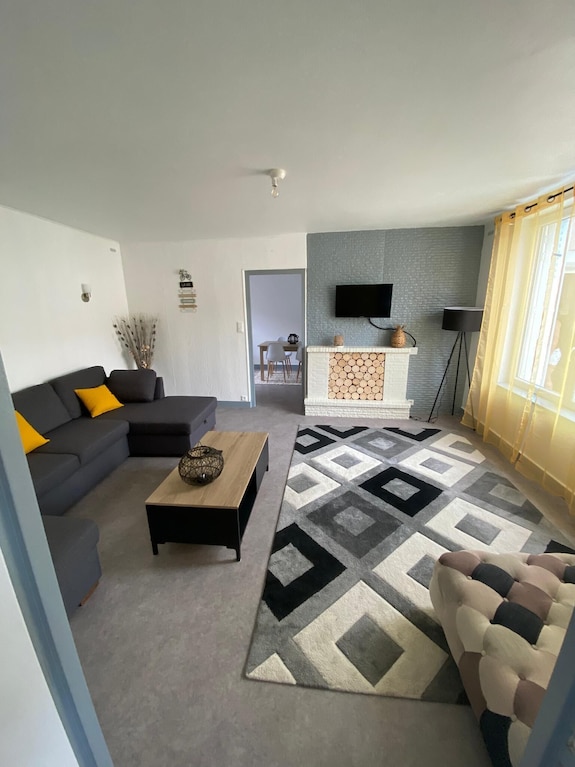 Seasonal House Rental - Sully-sur-Loire