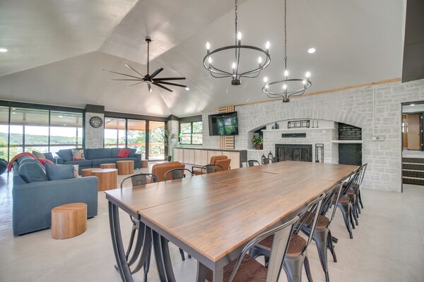 Waterfront Hot Tub - Luxe Home On Grand Lake! - Grove