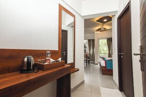 Quarto Duplo Cidade, varanda | Roupa de alta qualidade, camas de colchão viscoelástico, minibar 