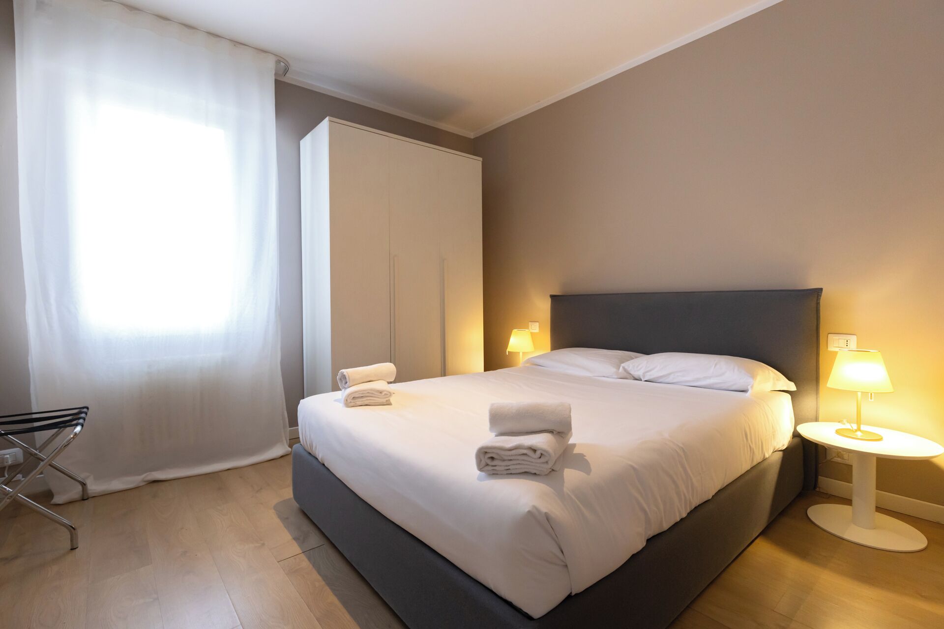 Ferro/tábua de engomar, Wi-fi grátis, roupa de cama fornecida 