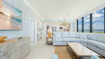 Condo, 4 quartos | Área de estar
