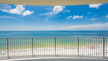 Apartamento em Condomínio Fechado, 3 quartos | Praia | Perto da praia