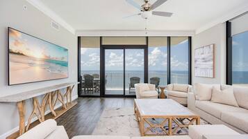 Condo, 4 quartos | Área de estar