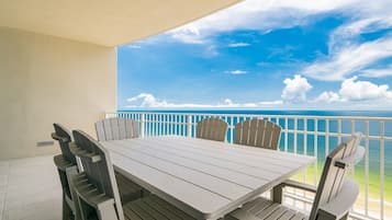 Condo, 4 quartos | Opções para refeição ao ar livre