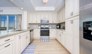 Condo, 3 quartos | Cozinha privada | Geladeira, fogão, cafeteira/chaleira