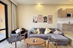 Apartamento Básico | Sala de estar | Televisor