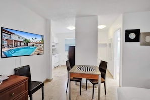 Estúdio Clássico, vista para a praia | Sala de estar