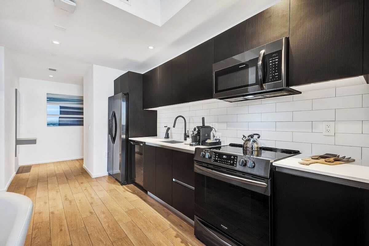 Apartamento Clássico em Condomínio Fechado (Elser 2811) | Cozinha privada | Um frigorífico, um micro-ondas, um forno, uma máquina de lavar louça 