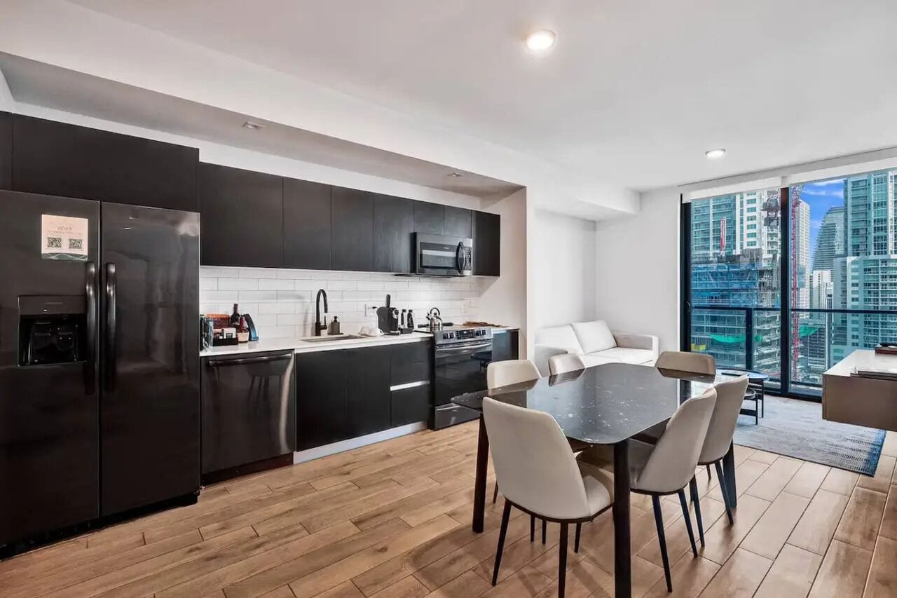 Apartamento Clássico, 2 camas queen-size, vista para a baía | Refeições no quarto