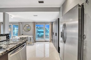 Quarto Individual Clássico, 1 cama queen-size, pátio (Hendrick 1) | Sala de estar