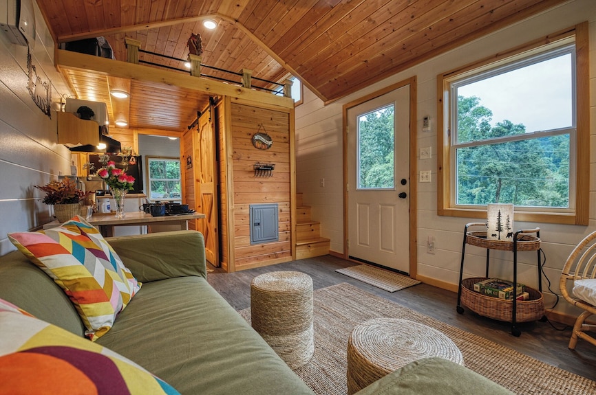 The Leconte Tiny Home Overlooking The Pigeon River - Great Smoky Mountains National Park
