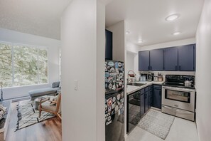 Condo, 2 quartos, sacada | Parte interna