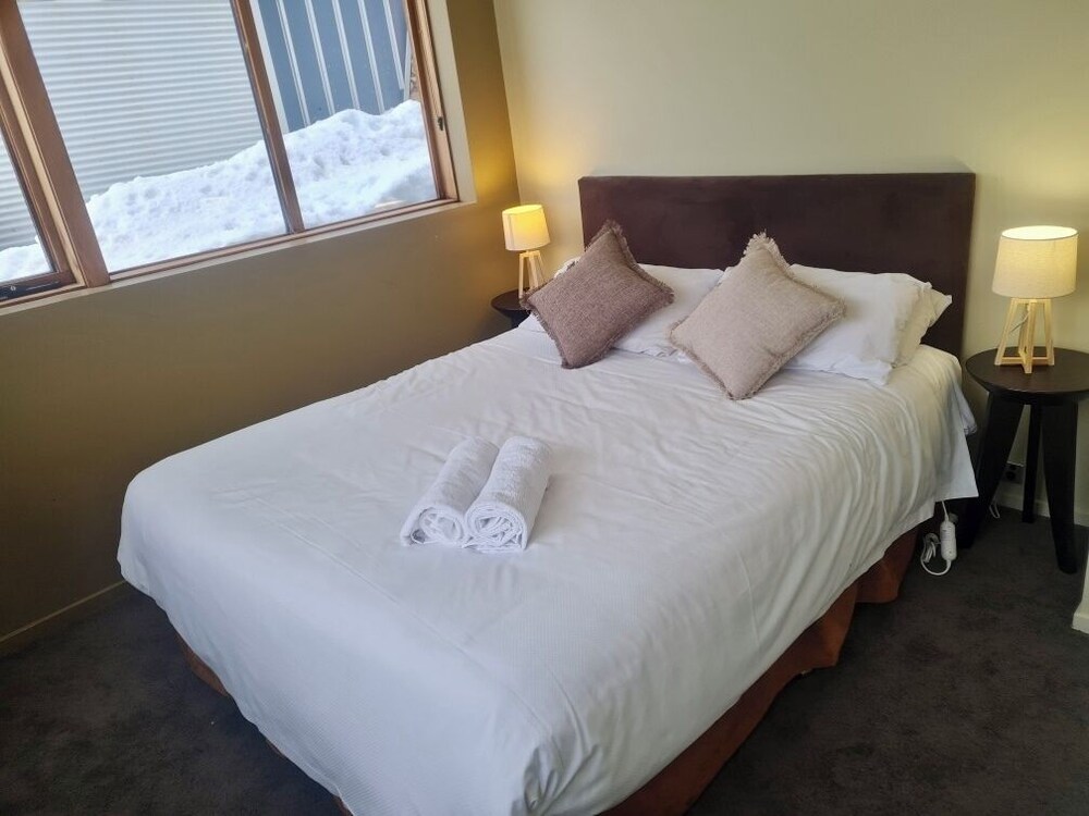 Absollut 9 - Central location - Hotham Heights | Vrbo