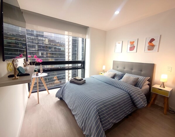 Apartamento básico | Escrivaninha, espaço de trabalho para notebook, cortinas blackout