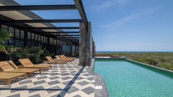 2 piscinas exteriores