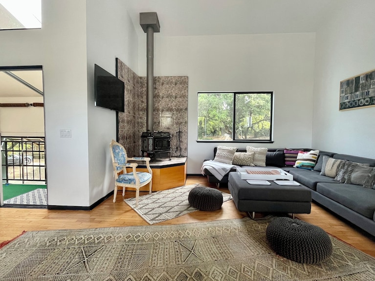 Fully Furnished, 30-day Min./ Light-filled Apartment In Sebastopol - Santa Rosa