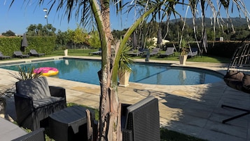 Piscina exterior sazonal