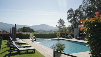 Piscina externa sazonal