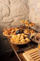 Pequeno-almoço completo diário incluído