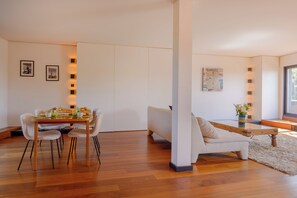 Apartamento, Vista para a cidade | Sala de estar