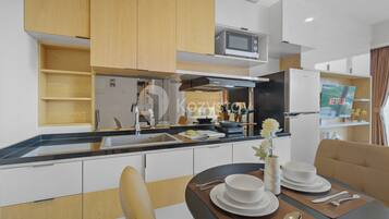 Apartamento, 1 quarto, vista para o pátio | Sala de jantar