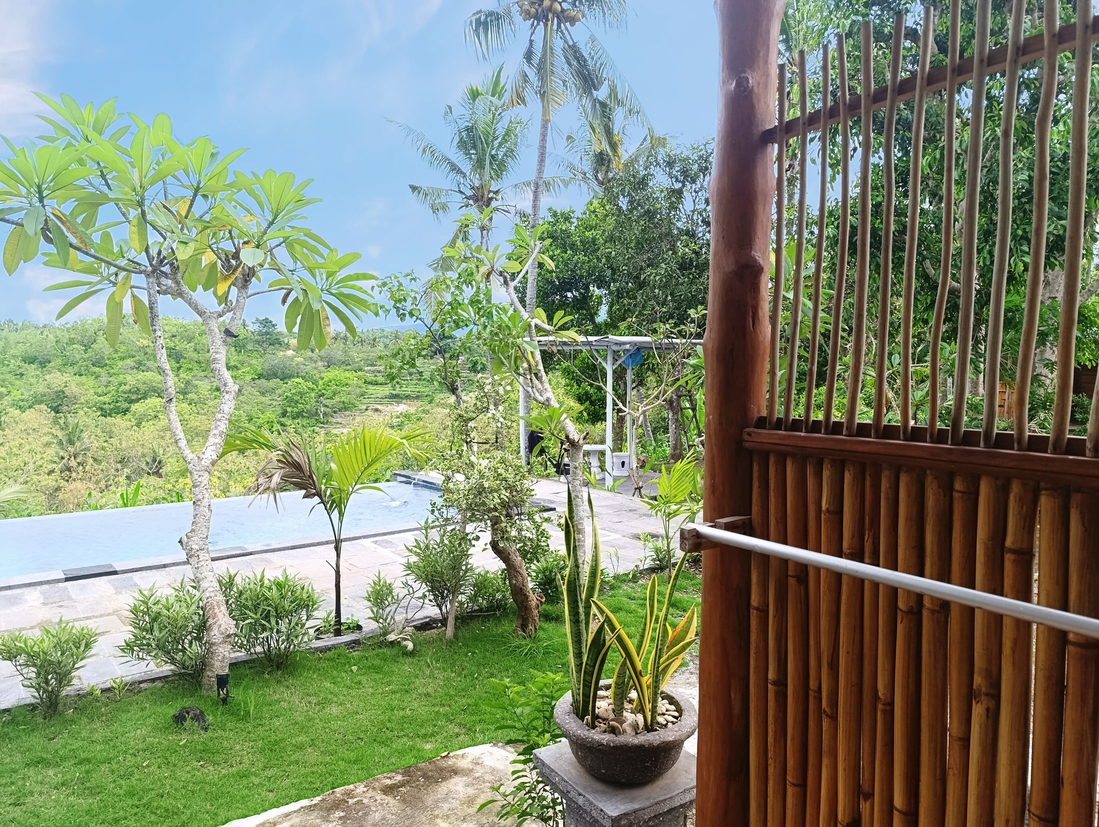 Quarto Duplo Deluxe, varanda, vista para o jardim | Vista para o jardim