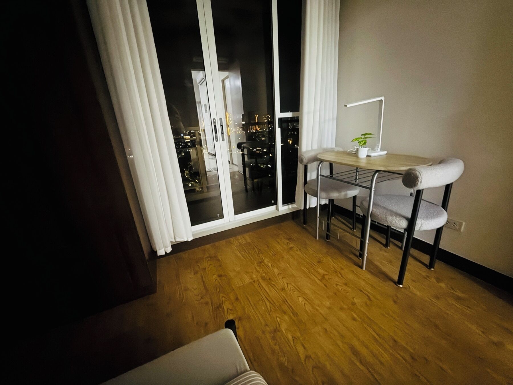 Apartamento em Condomínio Fechado, varanda, Vista para a cidade | Wi-fi grátis 