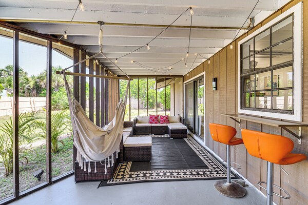 1 Block To Beach & Eats: Modern Indialantic Apt - Melbourne Beach, FL