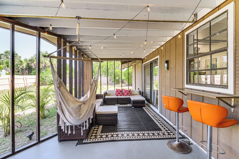 Walk To Beach & Eats: Modern Indialantic Apt - Melbourne Beach, FL