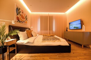 Apartamento Deluxe | Roupa de alta qualidade, camas de colchão viscoelástico, secretária