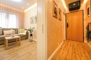 Apartamento Deluxe | Roupa de alta qualidade, camas de colchão viscoelástico, secretária