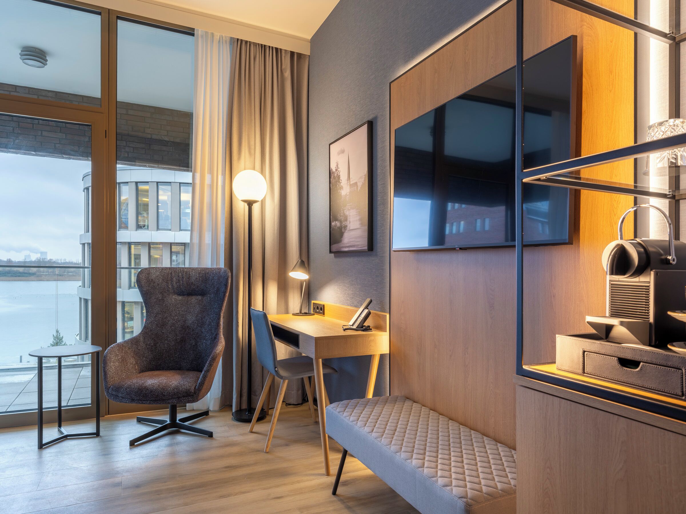 Quarto Duplo Premium, vista para o porto | Roupa hipoalergénica, edredões de penas, minibar 