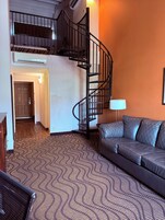 Suite Familiar, não fumadores | Sala de estar | Televisor LED de 42 de polegadas com canais digitais, Netflix, Hulu 