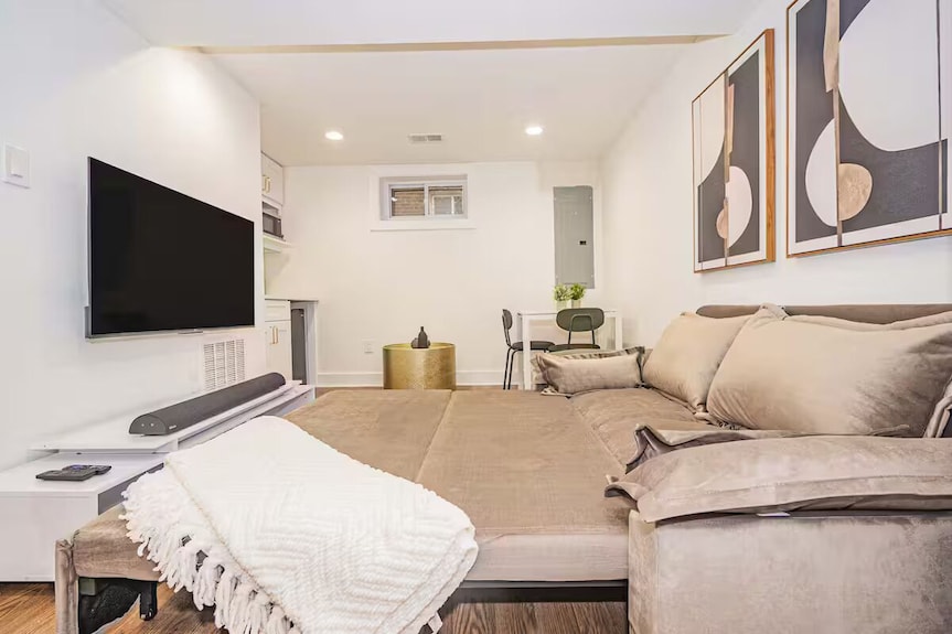 Modern & Cozy Suite Centrally Located Free Parking - Washington, D.C.