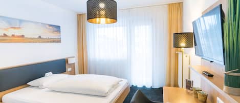 Quarto casal conforto de uso individual | Ferros/tábuas de passar roupa, Wi-Fi de cortesia