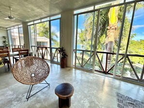 Vila conforto, vista para o lago | Área de estar
