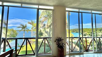 Vila conforto, vista para o lago | Área de estar