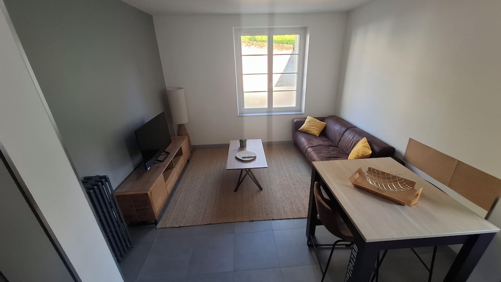 Appartement Rdc Avec Cours.\nune Maison De Ville Qui Comprend Deux Appartements. - Beaugency