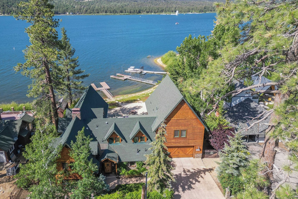 2 Lakefront Homes By Avantstay Sleeps 23, Private Dock+beach, Hot Tub, Fire Pit, Deck Views - Big Bear Lake, CA