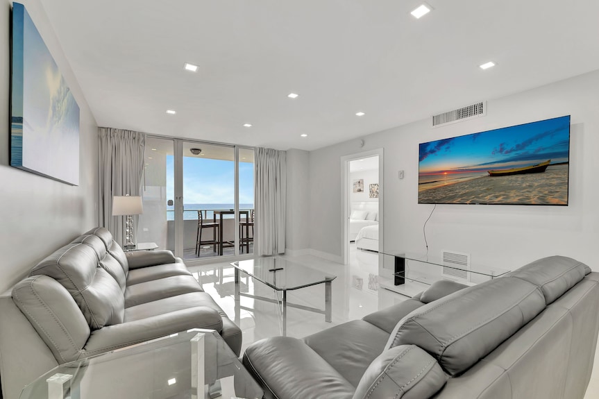 One Bedroom Direct Ocean Front Suite - Fort Lauderdale